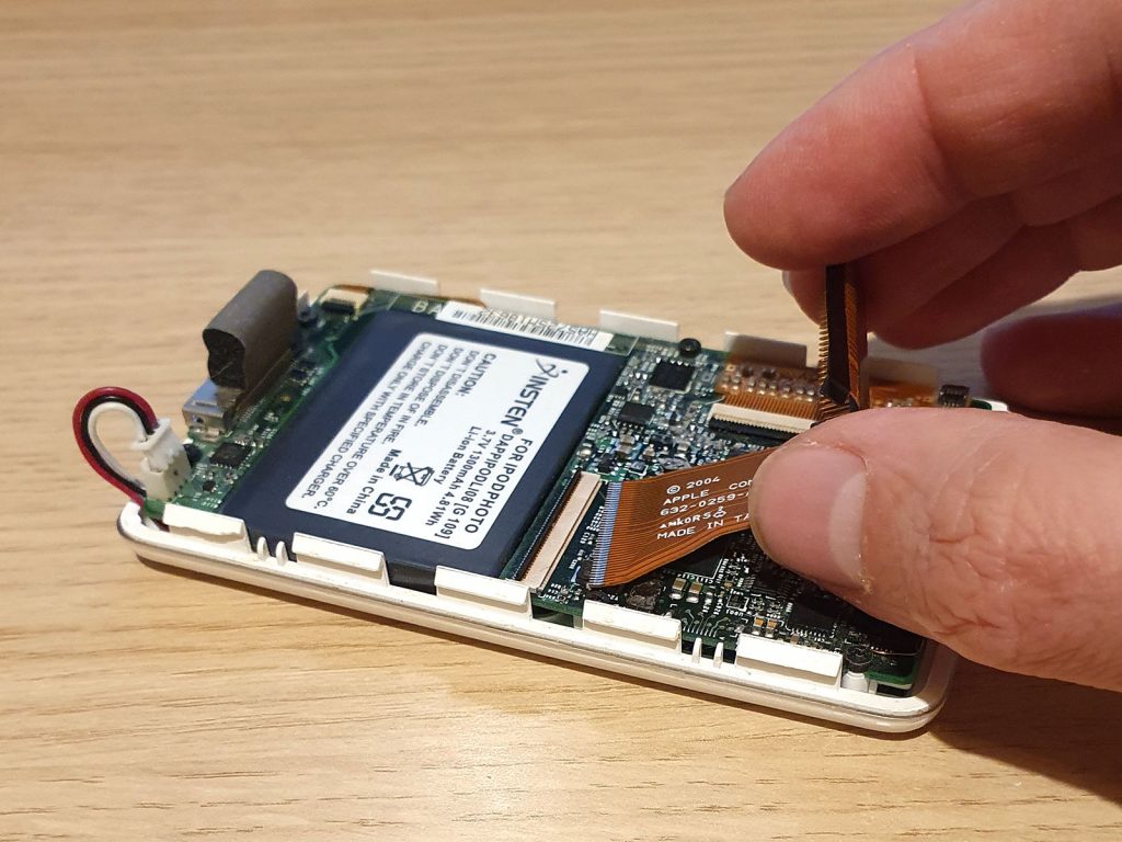 Remove HDD ribbon – iFlash.xyz